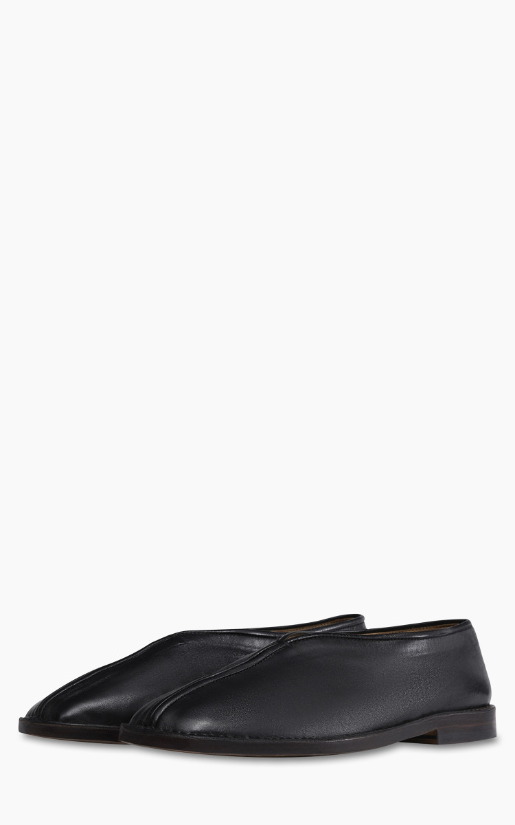 Lemaire Flat Piped Slippers Shiny Nappa Leather Black | Cultizm Lemaire Flat Piped Slippers Shiny Nappa Leather Black | Cultizm